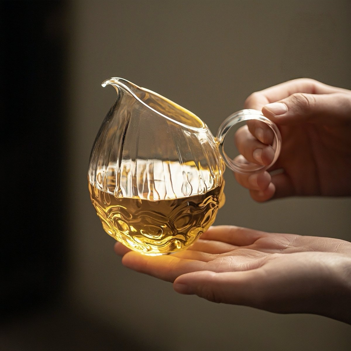 Flowing Wave - Glass Fairness Cup / Tea Pitcher – Tea and Whisk